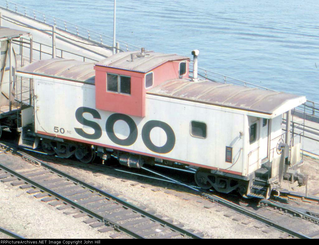1049-23a Caboose SOO 50